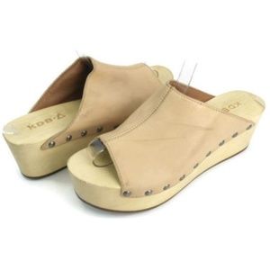 KDB | Shoes | Kdb Womens Tan Platform Closed Sandals Size 65 | Poshmark